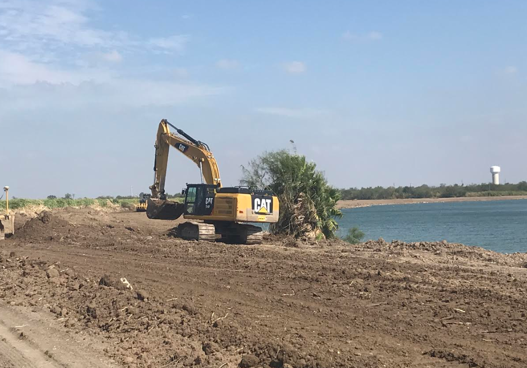 Crowd-funded ‘We Build the Wall’ Starts Texas Project Despite ...