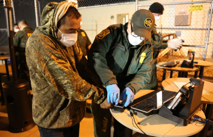 Border Patrol Reportedly Transporting Covid-Sick Border-Crossers to US ...